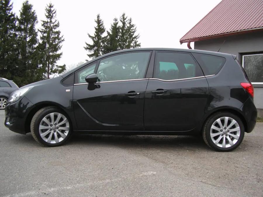 Black Opel Meriva 2015 in Sigulda, with an engine capacity of 1.70 L and mileage of 181 thousand km for 6750 €, photo 9 on AUTOMOTO.COM.LV