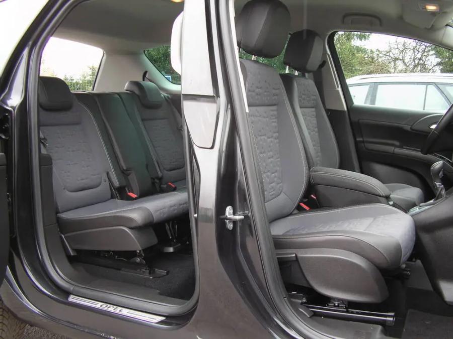Black Opel Meriva 2015 in Sigulda, with an engine capacity of 1.70 L and mileage of 181 thousand km for 6750 €, photo 26 on AUTOMOTO.COM.LV