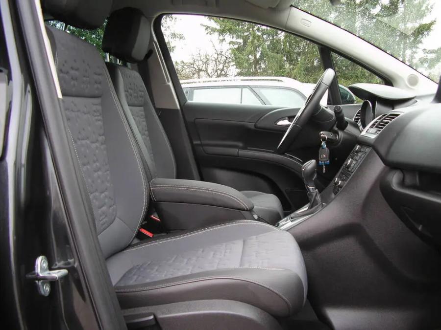 Black Opel Meriva 2015 in Sigulda, with an engine capacity of 1.70 L and mileage of 181 thousand km for 6750 €, photo 27 on AUTOMOTO.COM.LV