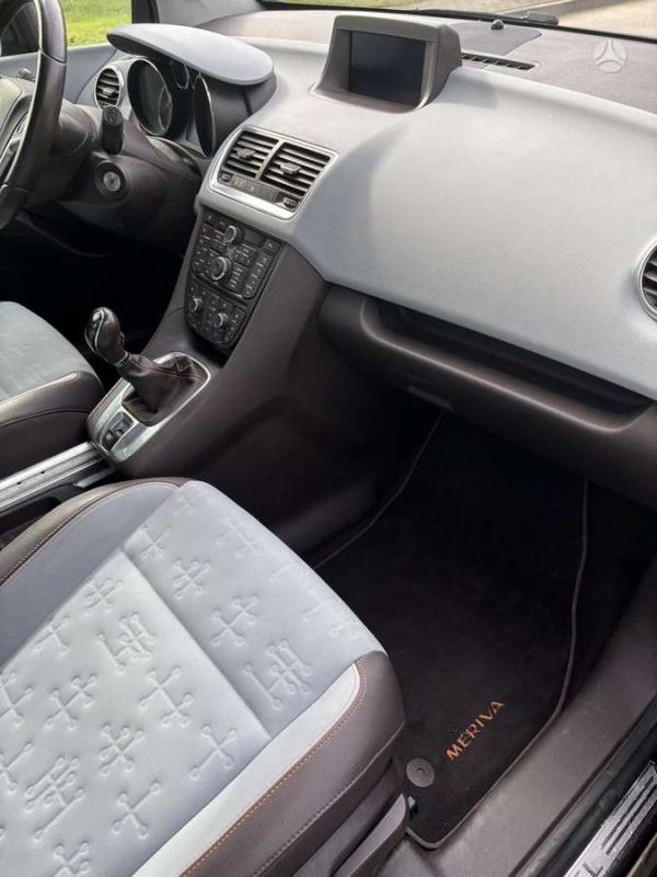Black Opel Meriva 2015 in Jurbarkas, with an engine capacity of 1.60 L and mileage of 263 thousand km for 3600 €, photo 9 on AUTOMOTO.COM.LV
