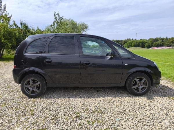 Black Opel Meriva 2009 in Siauliai, with an engine capacity of 1.80 L and mileage of 215 thousand km for 2000 €, photo 8 on AUTOMOTO.COM.LV