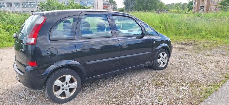 Black Opel Meriva 2004 in Tukums, with an engine capacity of 1.70 L and mileage of 300 thousand km for 2795 €, photo 3 on AUTOMOTO.COM.LV