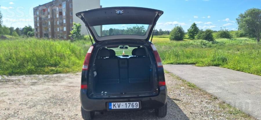 Black Opel Meriva 2004 in Tukums, with an engine capacity of 1.70 L and mileage of 300 thousand km for 2795 €, photo 4 on AUTOMOTO.COM.LV