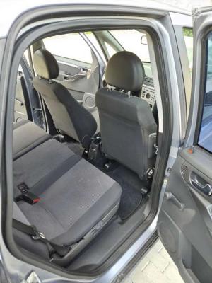 Blue Opel Meriva 2004 in Kretinga, with an engine capacity of 1.69 L and mileage of 186 thousand km for 999 €, photo 14 on AUTOMOTO.COM.LV