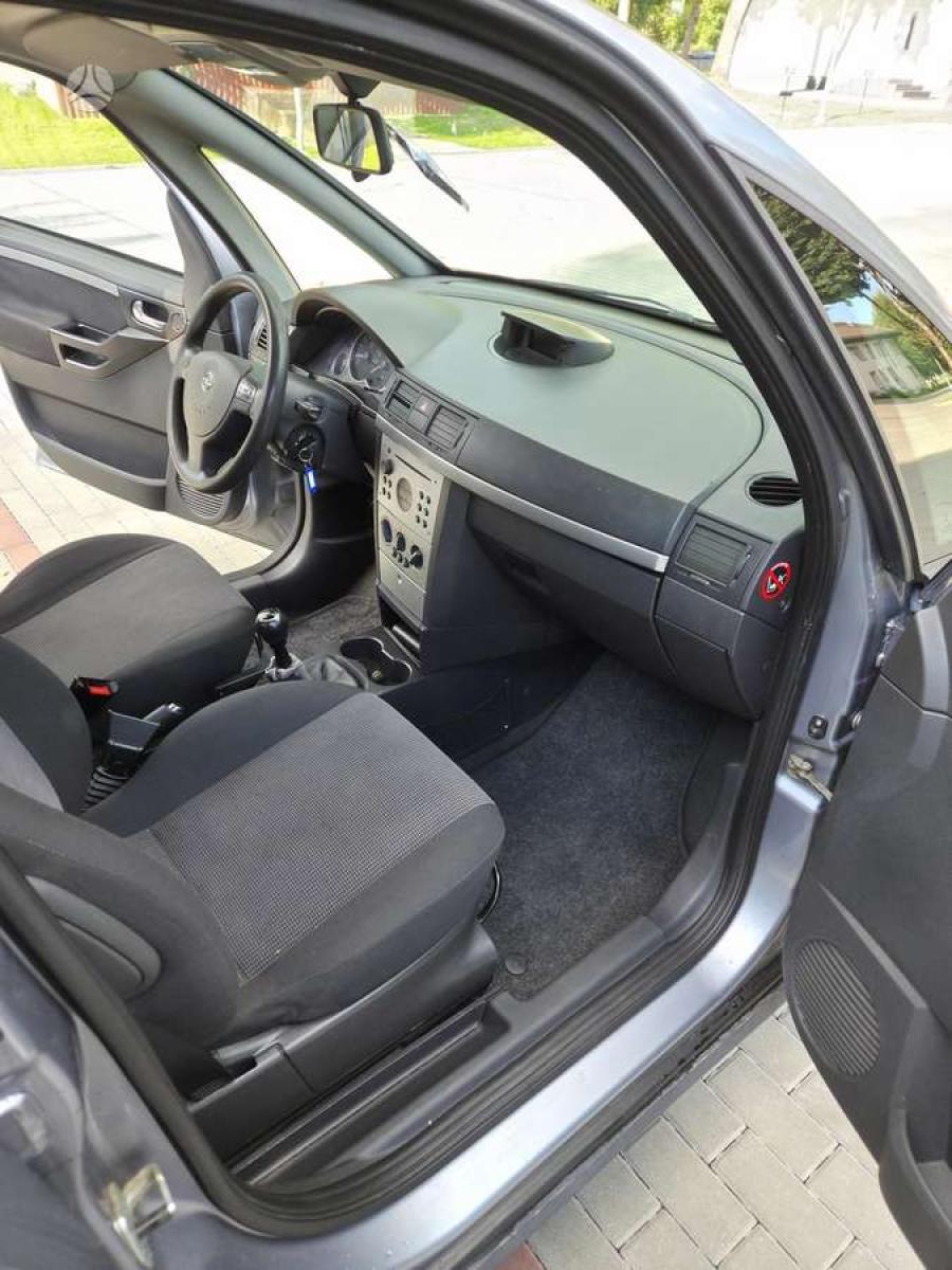 Blue Opel Meriva 2004 in Kretinga, with an engine capacity of 1.69 L and mileage of 186 thousand km for 999 €, photo 15 on AUTOMOTO.COM.LV