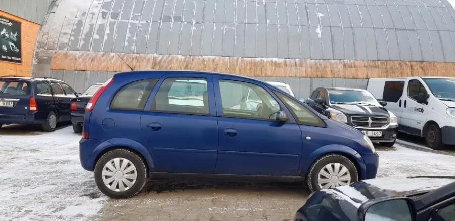 Blue Opel Meriva 2005 in Valmiera, with an engine capacity of 1.40 L and mileage of 214 thousand km for 1250 €, photo 3 on AUTOMOTO.COM.LV