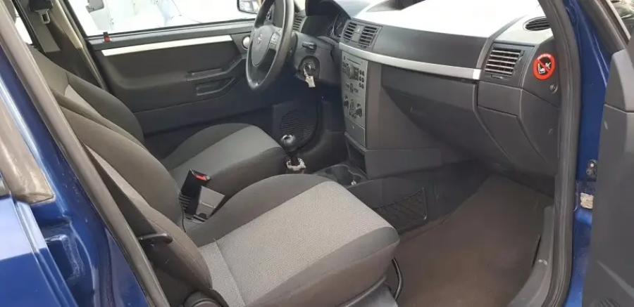 Blue Opel Meriva 2005 in Valmiera, with an engine capacity of 1.40 L and mileage of 214 thousand km for 1250 €, photo 13 on AUTOMOTO.COM.LV