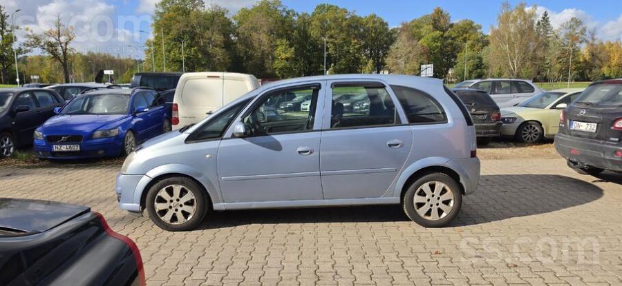 Blue Opel Meriva 2007 in Valmiera, with an engine capacity of 1.70 L and mileage of 368 thousand km for 1400 €, photo 6 on AUTOMOTO.COM.LV