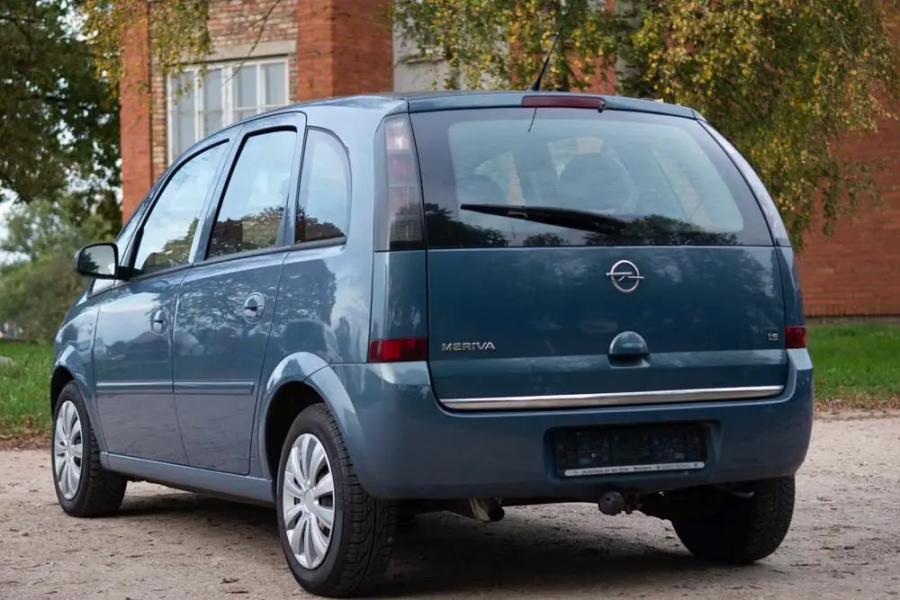 Blue Opel Meriva 2008 in Grobiņa, with an engine capacity of 1.60 L and mileage of 203 thousand km for 2690 €, photo 5 on AUTOMOTO.COM.LV