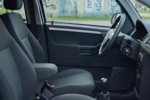 Blue Opel Meriva 2008 in Grobiņa, with an engine capacity of 1.60 L and mileage of 203 thousand km for 2690 €, photo 9 on AUTOMOTO.COM.LV
