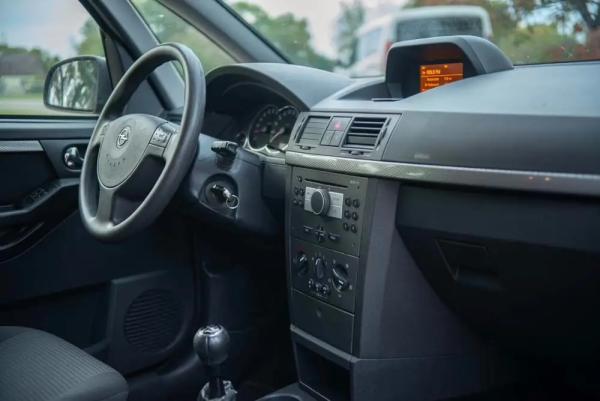 Blue Opel Meriva 2008 in Grobiņa, with an engine capacity of 1.60 L and mileage of 203 thousand km for 2690 €, photo 9 on AUTOMOTO.COM.LV