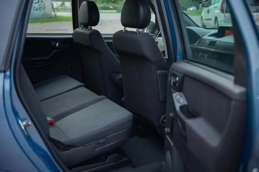 Blue Opel Meriva 2008 in Grobiņa, with an engine capacity of 1.60 L and mileage of 203 thousand km for 2690 €, photo 13 on AUTOMOTO.COM.LV