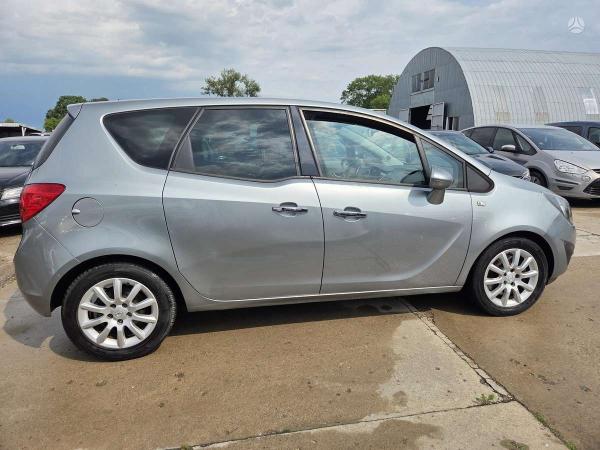 Blue Opel Meriva 2010 in Marijampole, with an engine capacity of 1.69 L and mileage of 155 thousand km for 3599 €, photo 4 on AUTOMOTO.COM.LV