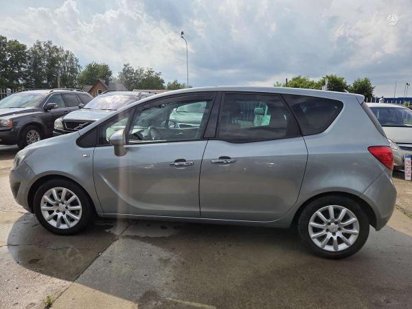 Blue Opel Meriva 2010 in Marijampole, with an engine capacity of 1.69 L and mileage of 155 thousand km for 3599 €, photo 8 on AUTOMOTO.COM.LV