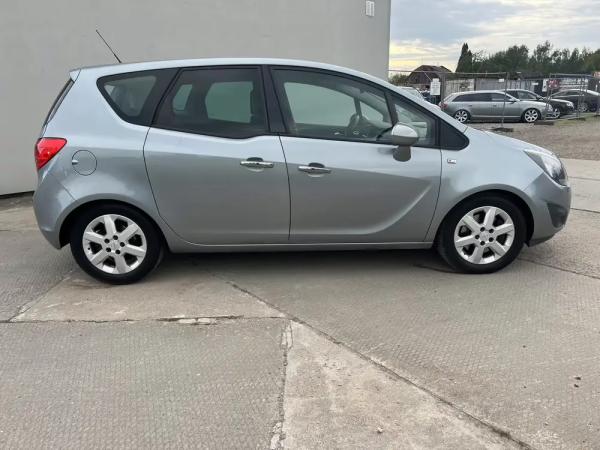 Zils Opel Meriva 2011 Jēkabpils, ar dzinēja tilpumu 1.70 L un nobraukumu 185 tūkst. km par 4950 €, foto 7 vietnē AUTOMOTO.COM.LV