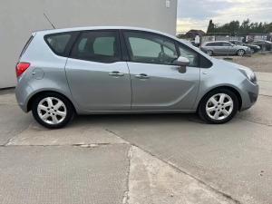 Blue Opel Meriva 2011 in Jekabpils, with an engine capacity of 1.70 L and mileage of 185 thousand km for 4950 €, photo 8 on AUTOMOTO.COM.LV