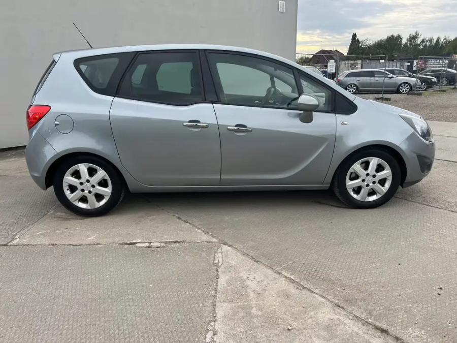 Blue Opel Meriva 2011 in Jekabpils, with an engine capacity of 1.70 L and mileage of 185 thousand km for 4950 €, photo 8 on AUTOMOTO.COM.LV