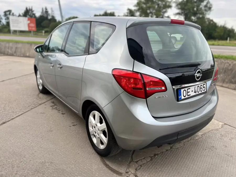 Blue Opel Meriva 2011 in Jekabpils, with an engine capacity of 1.70 L and mileage of 185 thousand km for 4950 €, photo 10 on AUTOMOTO.COM.LV