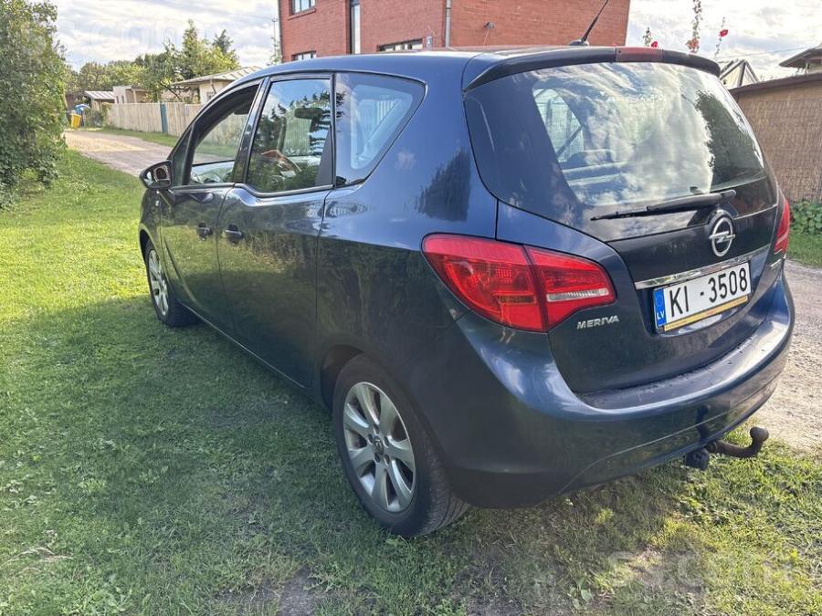Blue Opel Meriva 2011 in Riga, with an engine capacity of 1.40 L and mileage of 239 thousand km for 2950 €, photo 3 on AUTOMOTO.COM.LV