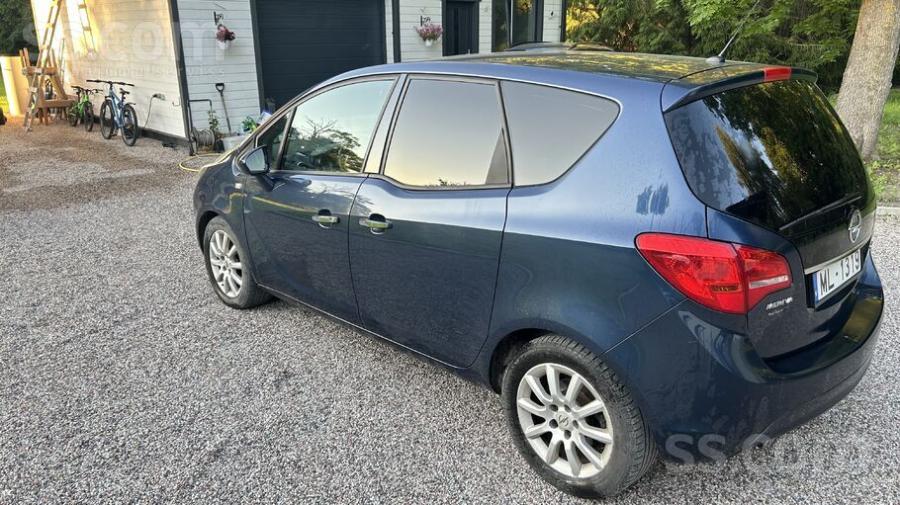 Blue Opel Meriva 2011 in Jelgava, with an engine capacity of 1.70 L and mileage of 203 thousand km for 4850 €, photo 3 on AUTOMOTO.COM.LV