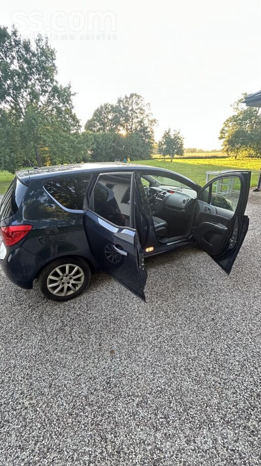 Blue Opel Meriva 2011 in Jelgava, with an engine capacity of 1.70 L and mileage of 203 thousand km for 4850 €, photo 5 on AUTOMOTO.COM.LV