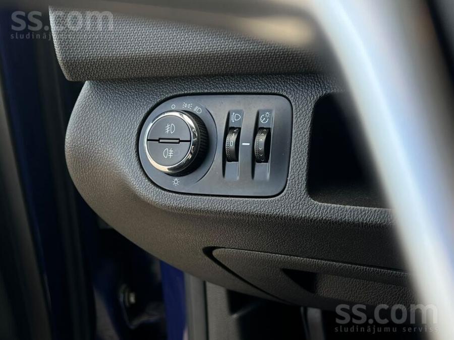 Blue Opel Meriva 2015 in Valmiera, with an engine capacity of 1.60 L and mileage of 181 thousand km for 5000 €, photo 11 on AUTOMOTO.COM.LV