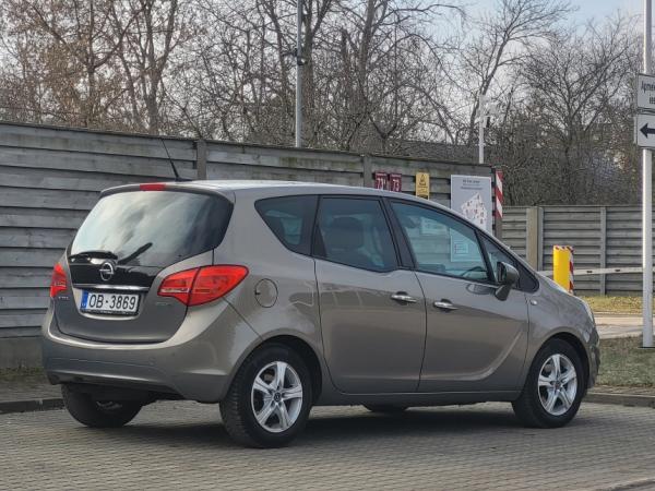 Brown Opel Meriva 2011 in Riga, with an engine capacity of 1.30 L and mileage of 212 thousand km for 4290 €, photo 2 on AUTOMOTO.COM.LV