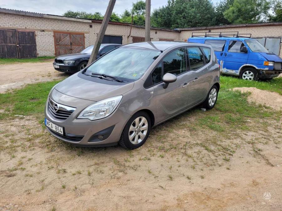 Brown Opel Meriva 2011 in Moletai, with an engine capacity of 1.69 L and mileage of 274 thousand km for 1500 €, photo 3 on AUTOMOTO.COM.LV