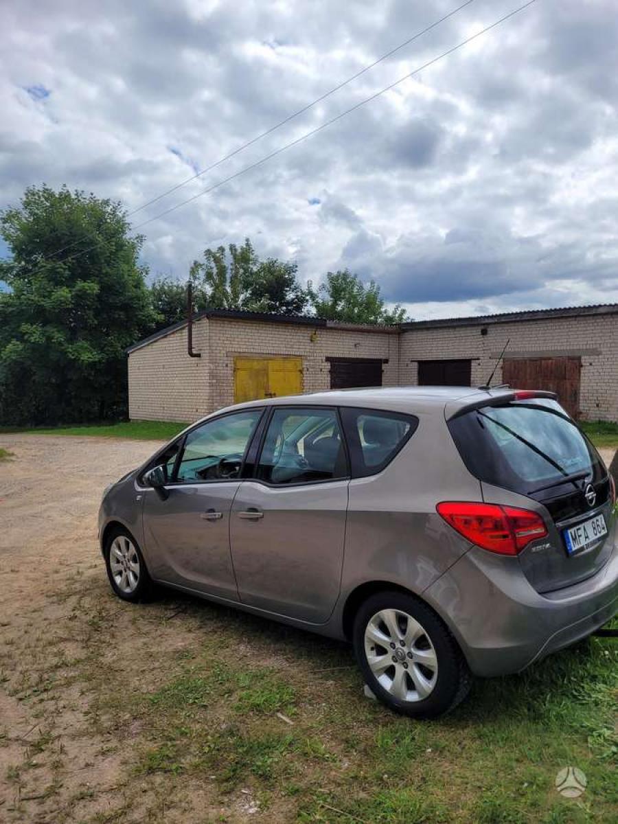 Brown Opel Meriva 2011 in Moletai, with an engine capacity of 1.69 L and mileage of 274 thousand km for 1500 €, photo 5 on AUTOMOTO.COM.LV