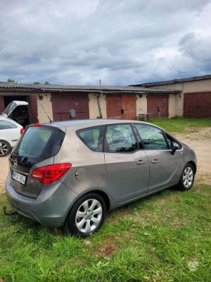 Brown Opel Meriva 2011 in Moletai, with an engine capacity of 1.69 L and mileage of 274 thousand km for 1500 €, photo 7 on AUTOMOTO.COM.LV