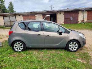 Brown Opel Meriva 2011 in Moletai, with an engine capacity of 1.69 L and mileage of 274 thousand km for 1500 €, photo 8 on AUTOMOTO.COM.LV