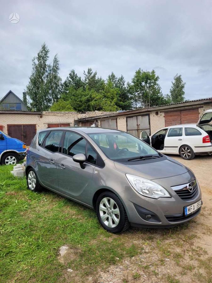 Brown Opel Meriva 2011 in Moletai, with an engine capacity of 1.69 L and mileage of 274 thousand km for 1500 €, photo 9 on AUTOMOTO.COM.LV