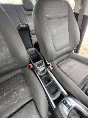 Brown Opel Meriva 2011 in Moletai, with an engine capacity of 1.69 L and mileage of 274 thousand km for 1500 €, photo 15 on AUTOMOTO.COM.LV