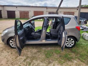 Brown Opel Meriva 2011 in Moletai, with an engine capacity of 1.69 L and mileage of 274 thousand km for 1500 €, photo 25 on AUTOMOTO.COM.LV