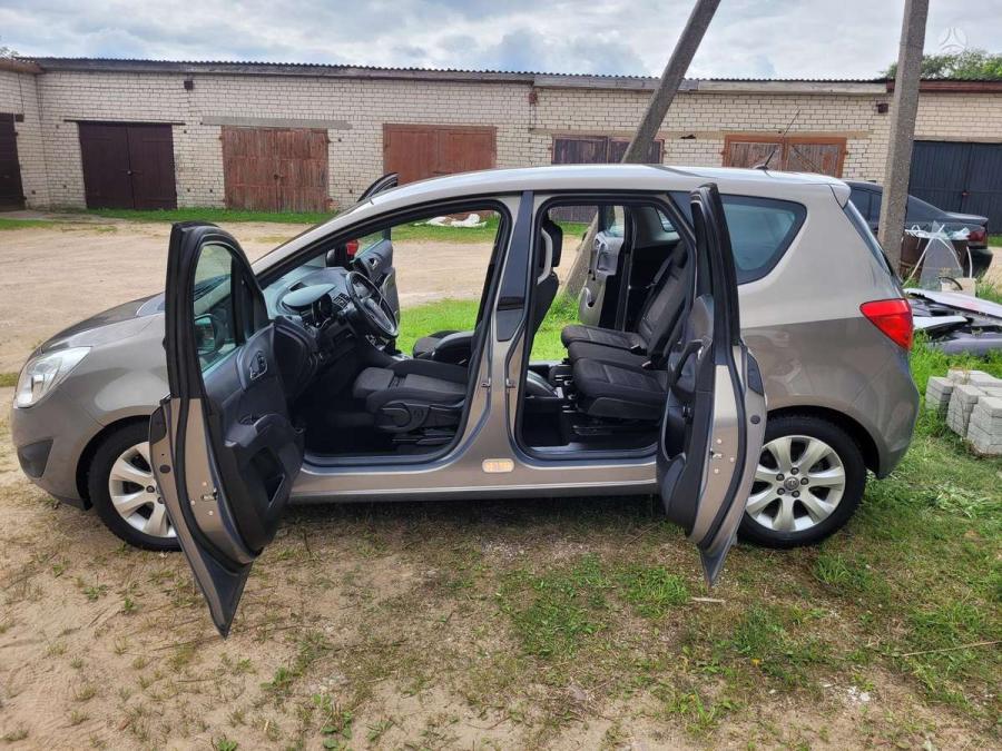 Brown Opel Meriva 2011 in Moletai, with an engine capacity of 1.69 L and mileage of 274 thousand km for 1500 €, photo 25 on AUTOMOTO.COM.LV