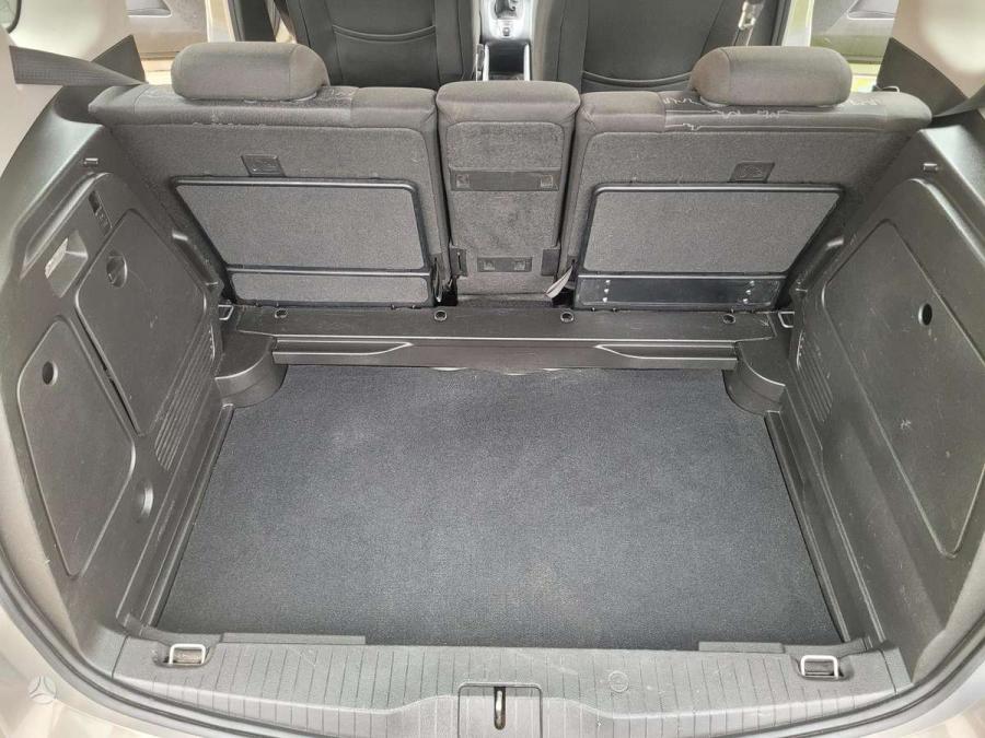 Brown Opel Meriva 2011 in Moletai, with an engine capacity of 1.69 L and mileage of 274 thousand km for 1500 €, photo 29 on AUTOMOTO.COM.LV
