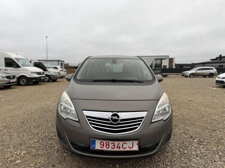 Brown Opel Meriva 2012 in Siauliai, with an engine capacity of 1.40 L and mileage of 288 thousand km for 3200 €, photo 2 on AUTOMOTO.COM.LV