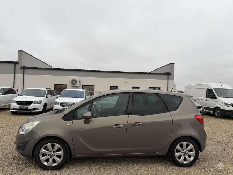 Brown Opel Meriva 2012 in Siauliai, with an engine capacity of 1.40 L and mileage of 288 thousand km for 3200 €, photo 9 on AUTOMOTO.COM.LV