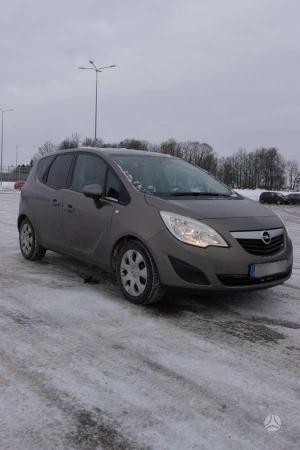 Brown Opel Meriva 2012 in Siauliai, with an engine capacity of 1.39 L and mileage of 155 thousand km for 4300 €, photo 8 on AUTOMOTO.COM.LV