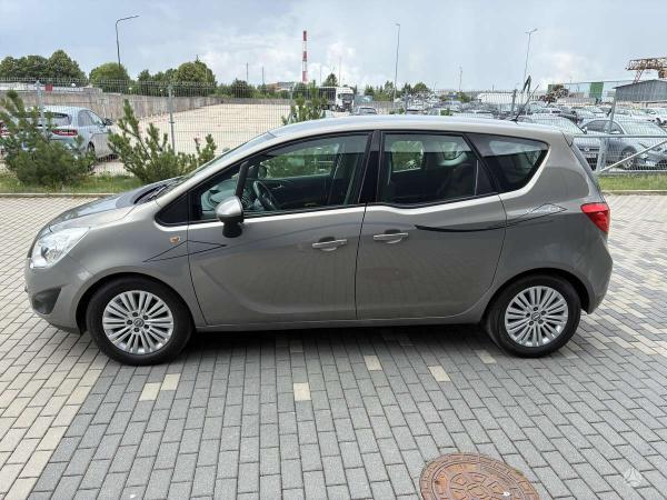 Brown Opel Meriva 2012 in Siauliai, with an engine capacity of 1.25 L and mileage of 236 thousand km for 2650 €, photo 2 on AUTOMOTO.COM.LV