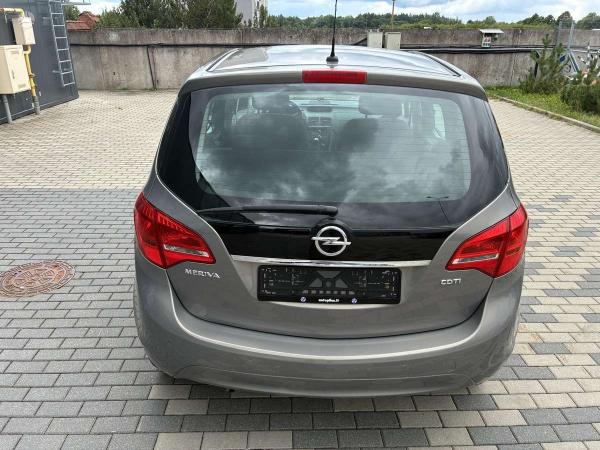Brown Opel Meriva 2012 in Siauliai, with an engine capacity of 1.25 L and mileage of 236 thousand km for 2650 €, photo 4 on AUTOMOTO.COM.LV