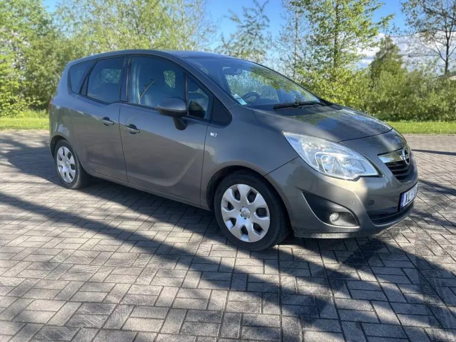 Brown Opel Meriva 2012 in Grobiņa, with an engine capacity of 1.70 L and mileage of 260 thousand km for 3400 €, photo 5 on AUTOMOTO.COM.LV