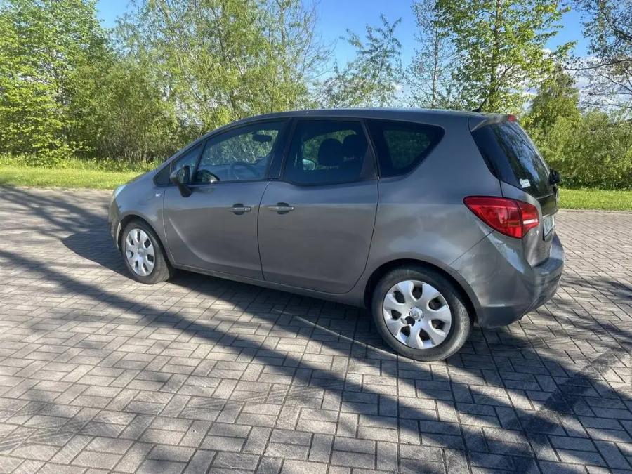 Brown Opel Meriva 2012 in Grobiņa, with an engine capacity of 1.70 L and mileage of 260 thousand km for 3400 €, photo 9 on AUTOMOTO.COM.LV