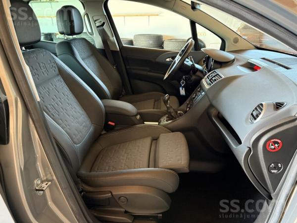 Brown Opel Meriva 2010 in Tukums, with an engine capacity of 1.40 L and mileage of 228 thousand km for 4000 €, photo 8 on AUTOMOTO.COM.LV