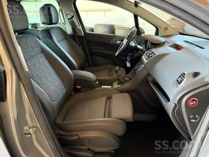 Brown Opel Meriva 2010 in Tukums, with an engine capacity of 1.40 L and mileage of 228 thousand km for 4000 €, photo 9 on AUTOMOTO.COM.LV