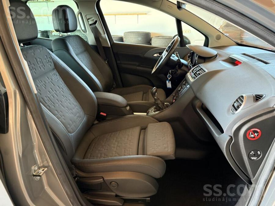 Brown Opel Meriva 2010 in Tukums, with an engine capacity of 1.40 L and mileage of 228 thousand km for 4000 €, photo 9 on AUTOMOTO.COM.LV
