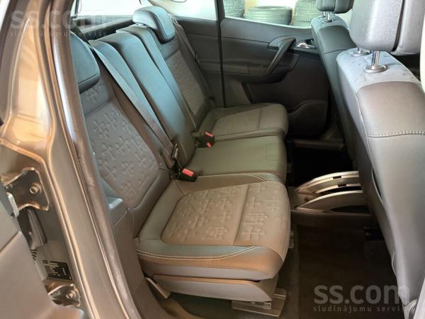 Brown Opel Meriva 2010 in Tukums, with an engine capacity of 1.40 L and mileage of 228 thousand km for 4000 €, photo 9 on AUTOMOTO.COM.LV