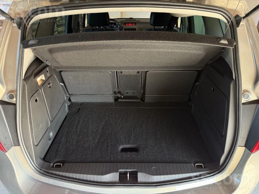 Brown Opel Meriva 2010 in Tukums, with an engine capacity of 1.40 L and mileage of 228 thousand km for 4000 €, photo 11 on AUTOMOTO.COM.LV