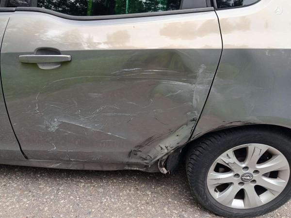 Brūns Opel Meriva 2010 Panevēža, ar dzinēja tilpumu 1.36 L un nobraukumu 258 tūkst. km par 1700 €, foto 7 vietnē AUTOMOTO.COM.LV