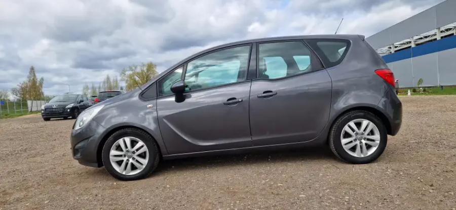 Brown Opel Meriva 2011 in Daugavpils, with an engine capacity of 1.70 L and mileage of 252 thousand km for 5350 €, photo 3 on AUTOMOTO.COM.LV